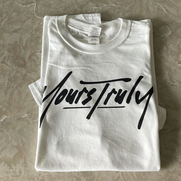 Gildan | Tops | Yours Truly White Heavy 0 Cotton Tee Shirt Short Sleeve ...